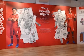 講談社とリバプールの展示が開幕、“イスタンブールの奇跡”の主人公になれる体験も