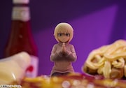 「ドカ食いダイスキ！ もちづきさん」のフィギュア、鬼気迫る「いただきます」も再現