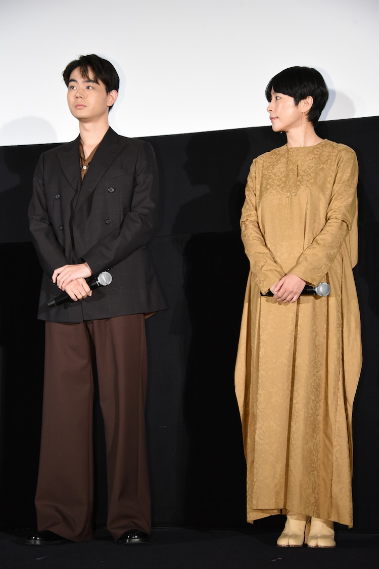 左から菅田将暉、西田尚美。 「生きてるだけで、愛。」趣里や菅田将暉が明かす「 だけで、愛。」 [画像・動画ギャラリー 14 18