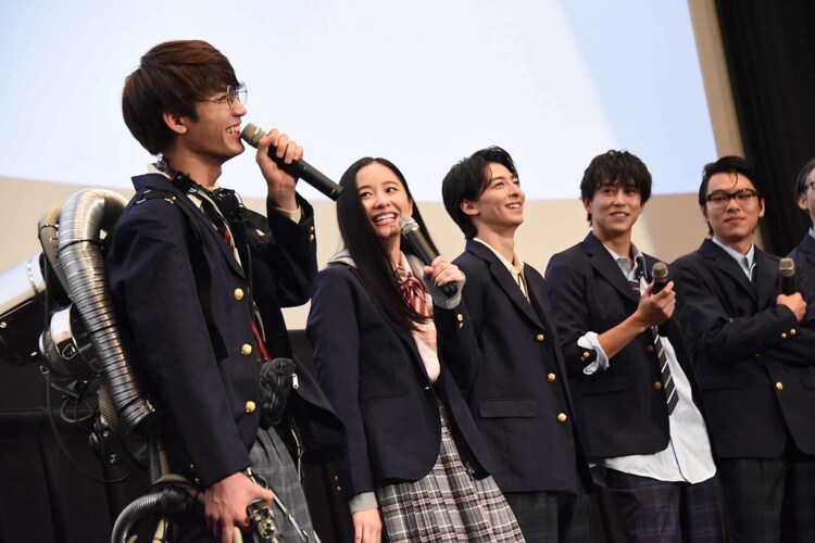 ゴーストバスターマシンを着用して登場した板垣瑞生(左)。 高杉真宙と佐野岳が再共演で「いいとこ見せたかった」、変わらない部分にはほっこり