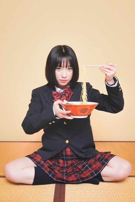 「TOKYOドラゴン飯店」より、吉田凜音演じるココロ。