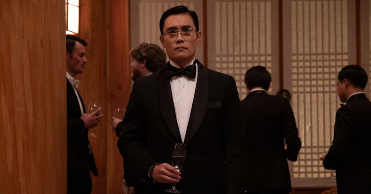 大統領がのちの暗殺犯に酒振る舞う、イ・ビョンホン主演作「KCIA」新映像 - 映画ナタリー