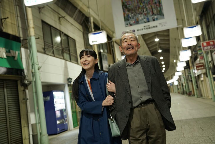 藤竜也と麻生久美子のアドリブ腕組みも、親子演じた「高野豆腐店の春」新写真 映画ナタリー