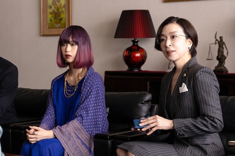 「アングリースクワッド 公務員と7人の詐欺師」場面写真