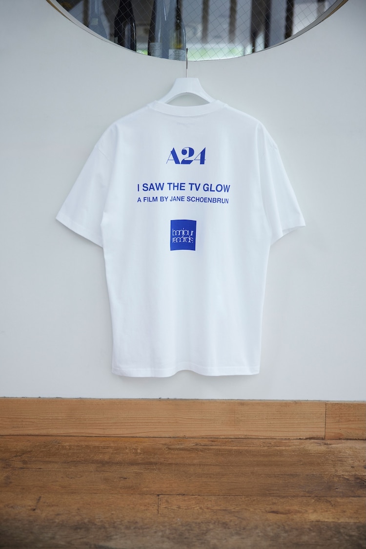 A24 for bonjour records「I Saw The TV Glow」Exclusive T-shirt（背面デザイン / 税込1万1000円） - A24「テレビの中に入りたい ...