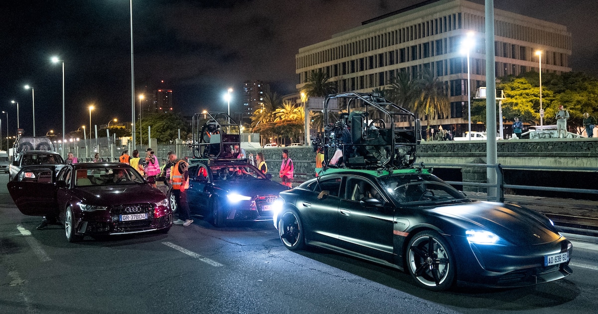 「あのシーンは格別」ポルシェEVが爆走する「アウトローズ」カーチェイス撮影秘話 - 映画ナタリー