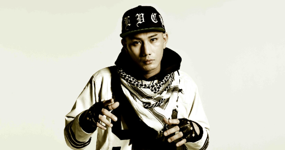 AKLO、挑戦的新曲PVは全編バルセロナ撮影 - 音楽ナタリー