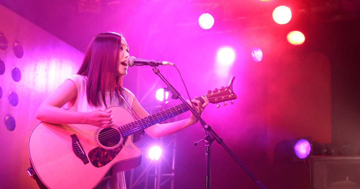 ななみ、デビュー曲で「暗黒時代」の愛を歌う - 音楽ナタリー