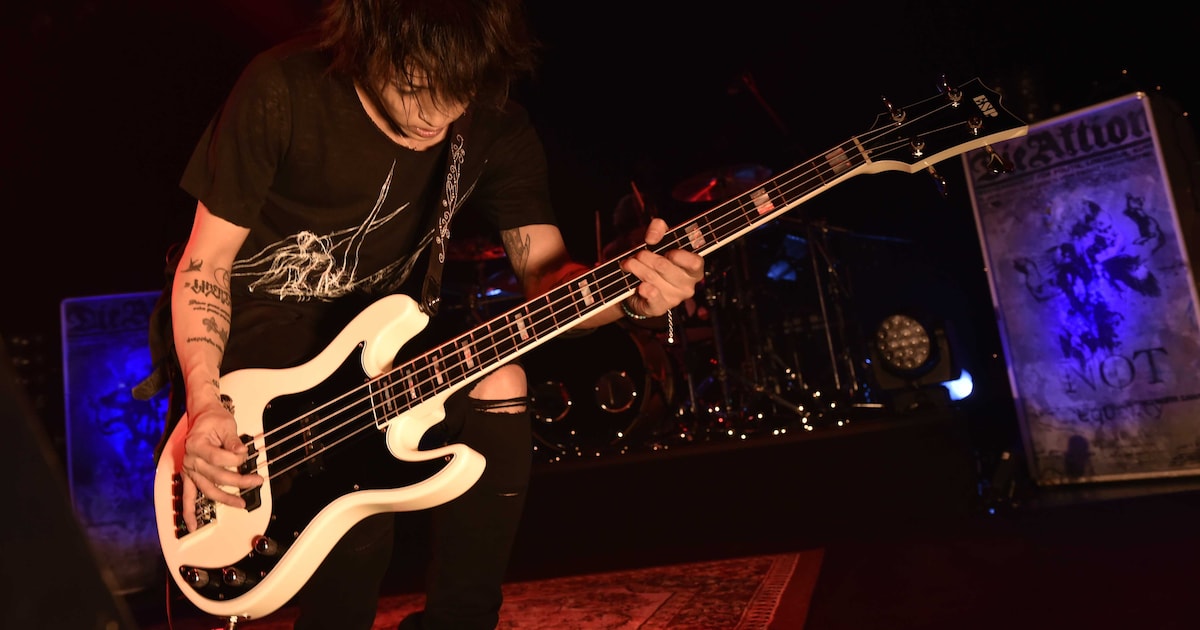 AKi「AKi 1st Solo LIVE "A Feeling Begins to Arise"」の模様。（撮影：江隈麗志） [画像 ...