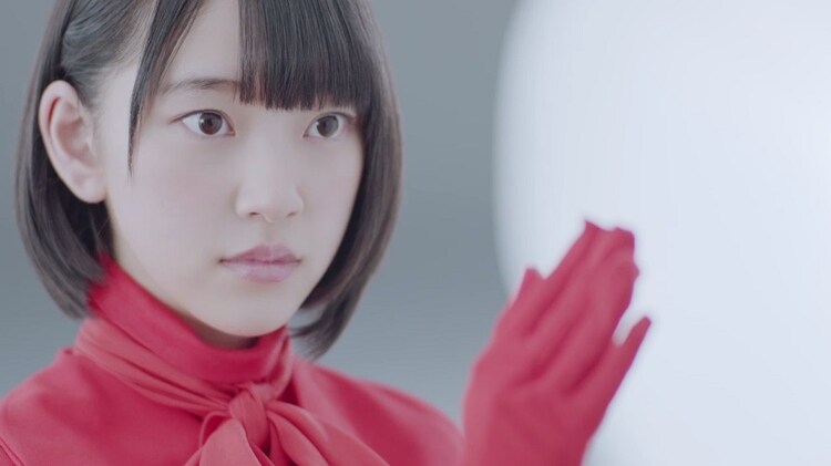 乃木坂46「あらかじめ語られるロマンス」ミュージックビデオのワンシーン。 乃木坂46、ファン投票で制作の新作mvを公開 [画像・動画