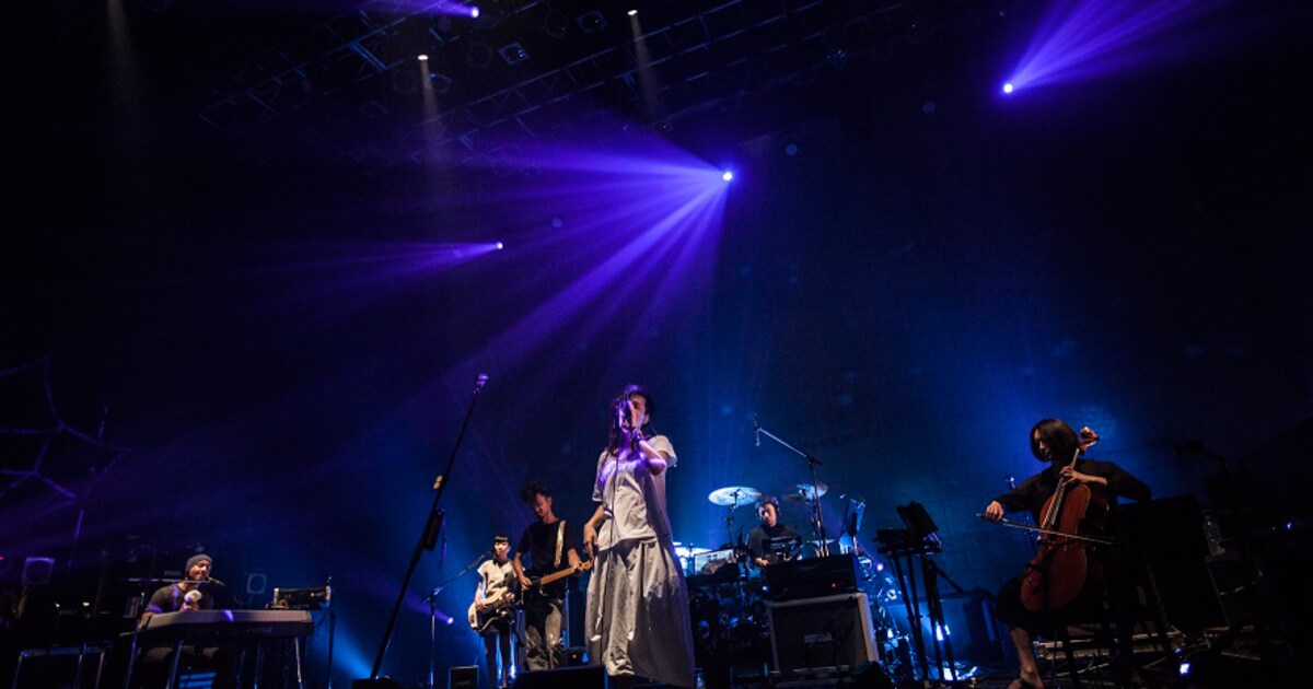 illion、新たなライブ映像が到着＆特典ポスターデザイン発表 - 音楽ナタリー