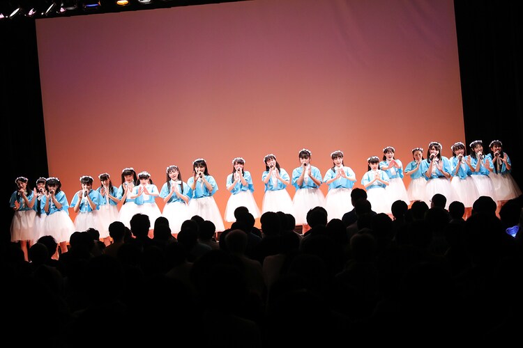 新曲「はじまりのはじまり」を披露する3B junior。 - 3B junior定例公演で初のバラード曲披露、Fit'sバージョンの「走れ ...