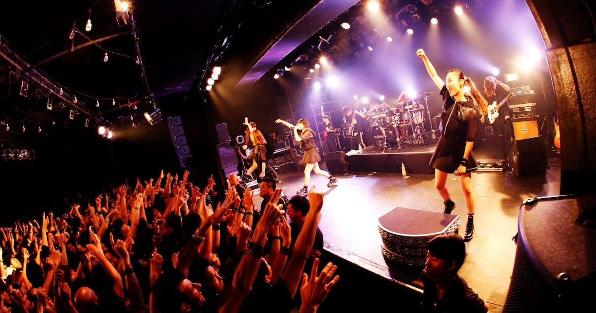 PassCode初の対バンツアー開幕、SIX LOUNGEとMOROHA相手にリキッド揺らす - 音楽ナタリー