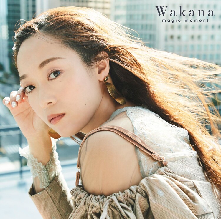 Wakana「magic Moment」通常盤ジャケット Wakana新作「magic Moment」直筆サイン入り置き時計セット発売