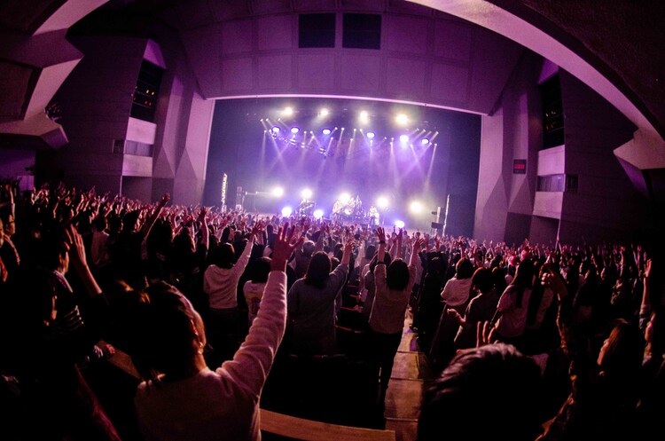 夜の本気ダンス「autumn Jack Of Sea Tour」メルパルクホール大阪公演の様子。(撮影:キムラユキ) 夜の本気ダンスが次