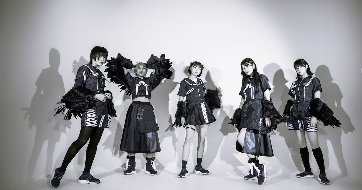 NILKLY新衣装公開、配信ライブで初披露 - 音楽ナタリー