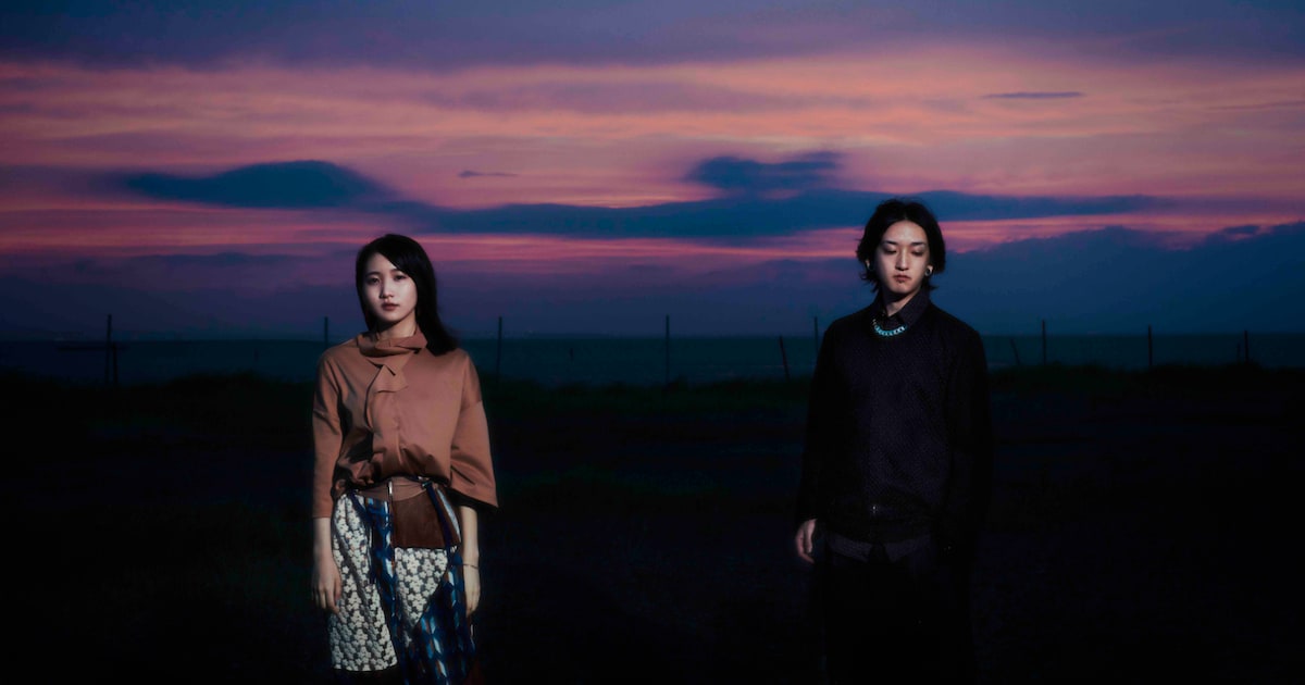 YOASOBI、初のCD作品「THE BOOK」パッケージ＆収録曲公開 - 音楽ナタリー