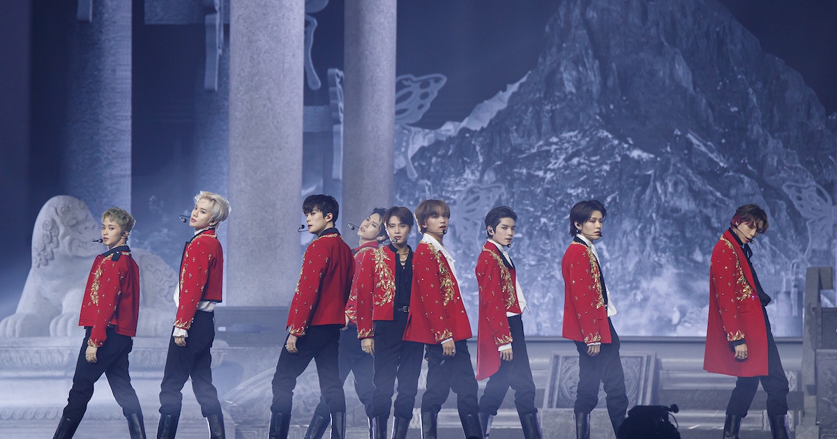 NCT 127「MAMA」ステージは光り輝く光化門をバックにあの2曲で“永遠の愛”を表現（イベントレポート / 写真4枚 / パフォーマンス動画あり） - 音楽ナタリー