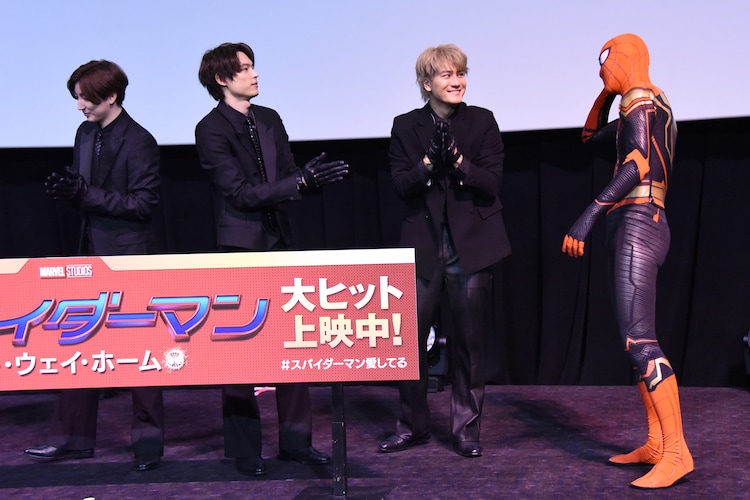人気画像8位は「sixtones『スパイダーマン』を“あいうえお作文”でアピール、あのキャラの登場に高地が嫉妬」より、フォトセッションを終えて
