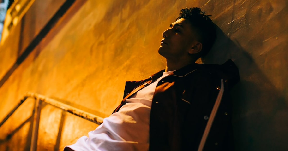 AKLOが新曲配信、ブチ上がった直後に急降下した最近の出来事がテーマ - 音楽ナタリー