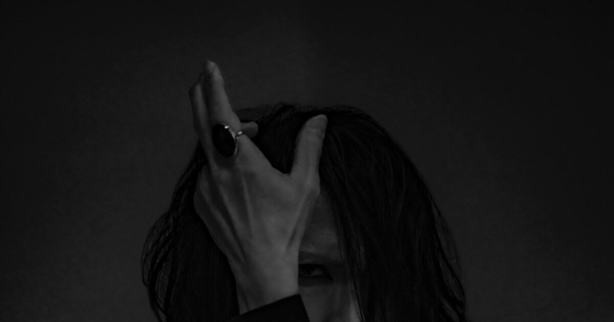 MORRIE初のDEAD ENDセルフカバー集より「Serafine」MV公開、監督は近藤廣行（動画あり） - 音楽ナタリー