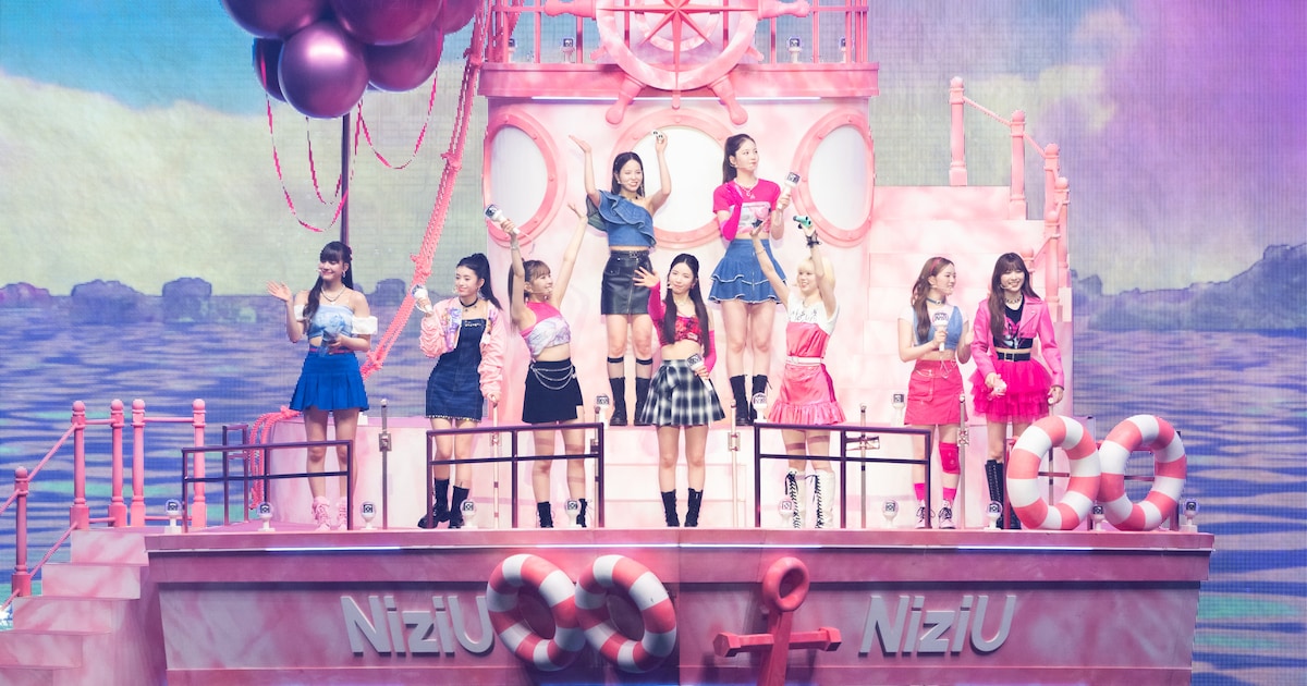 NiziUが“会えない時を超えて”初の全国ツアー完走、WithUからのサプライズに全員号泣（ライブレポート / 写真12枚） - 音楽ナタリー