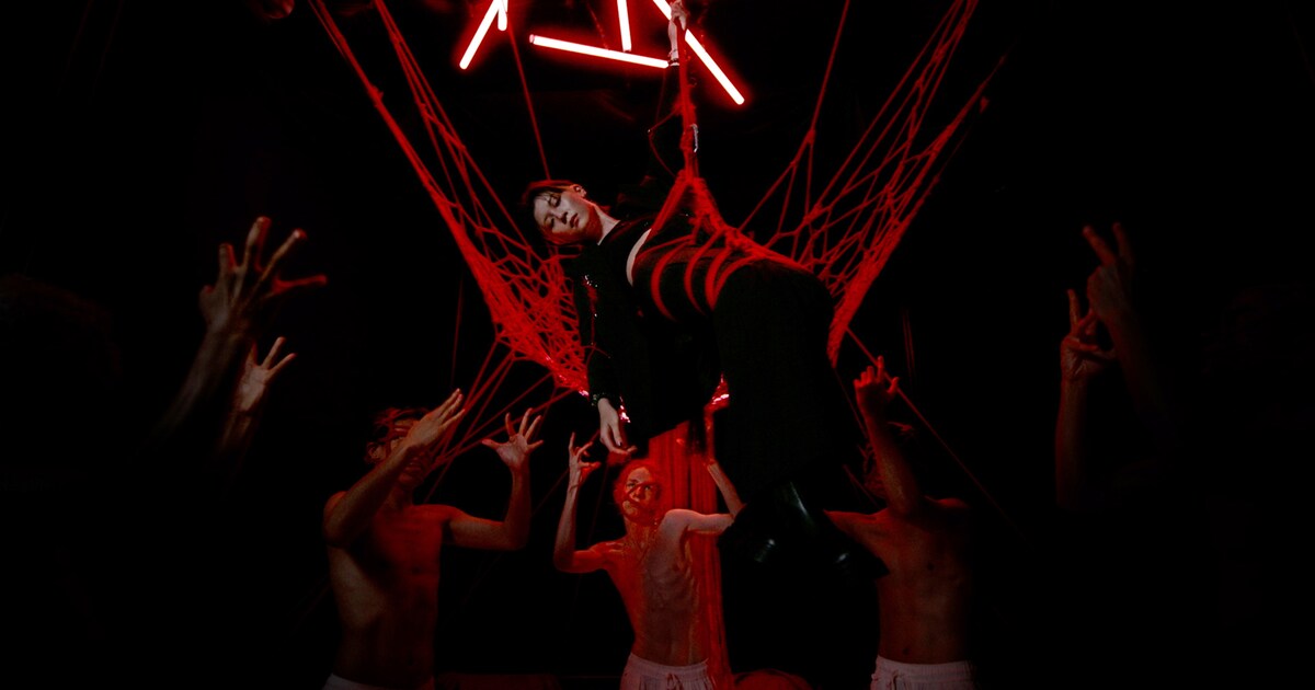 majikoがニューアルバムからリード曲のMV公開、紅白で2面性のある世界を表現（コメントあり / 動画あり） - 音楽ナタリー