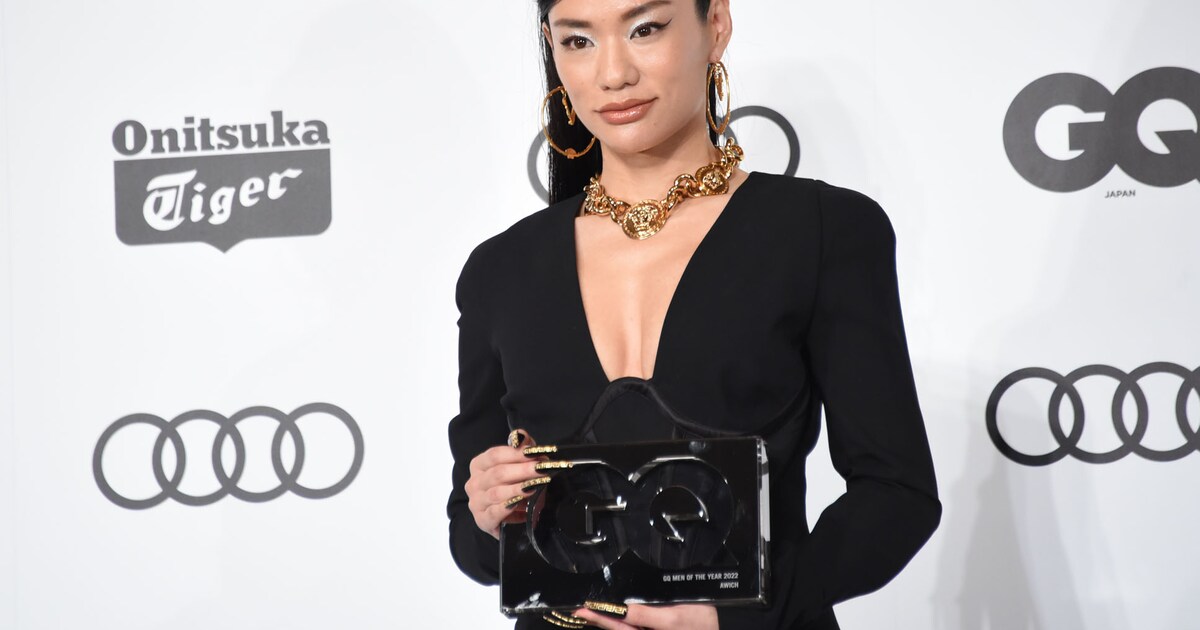Awich“セクシー＆パワフル”な装いでGQアワード受賞、来年の抱負聞かれ「本格的に海外へ」（授賞式レポート / 写真18枚） - 音楽ナタリー