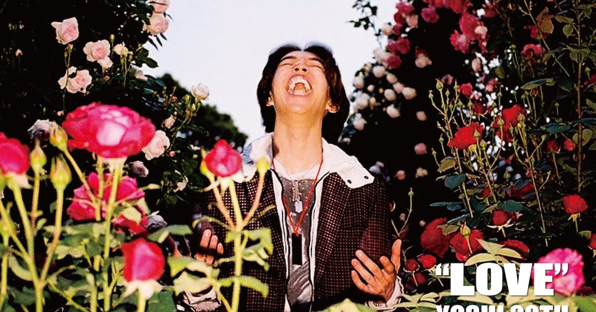 アーティスト・YOSHIの姿を伝える写真展、20回目の誕生日に開催 - 音楽ナタリー