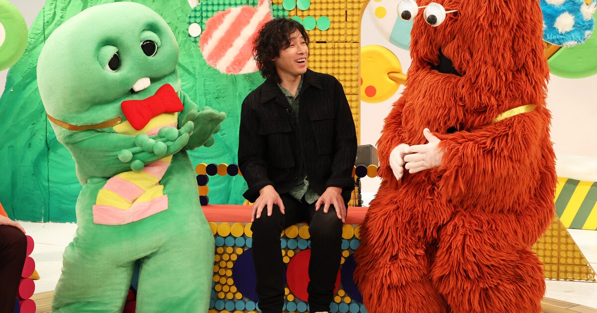 斉藤和義がガチャピン＆ムック誕生日会に登場、50周年祝いで「歩いて帰ろう」熱唱 - 音楽ナタリー
