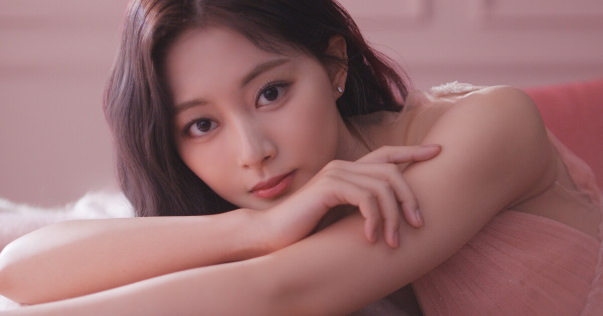 TWICEツウィ＆ランペ吉野北人の“唇の表情”に注目、ヴィセ新CMで「ネンマクフェイク ルージュ」まとう（動画あり / コメントあり / 写真33枚） - 音楽ナタリー