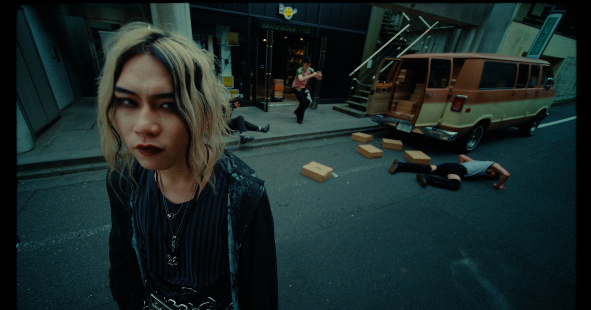 (sic)boy、ポップパンクシーンの最新モード体現した新曲配信 MVにはDr. Martensが全面協力（動画あり） - 音楽ナタリー