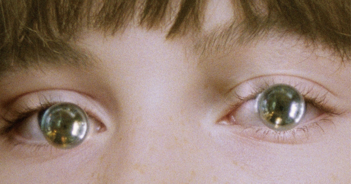 TOMOOメジャー1stアルバム「TWO MOON」のアートワーク＆全収録曲公開 - 音楽ナタリー