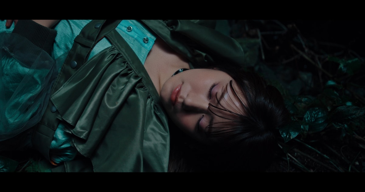 shallm、廃墟で歌うミュージックビデオ公開（動画あり / コメントあり） - 音楽ナタリー