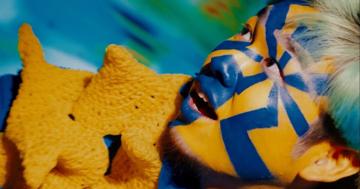 Kroi、アニメ「ぶっちぎり?!」OP曲の「Sesame」MV公開（動画あり） - 音楽ナタリー