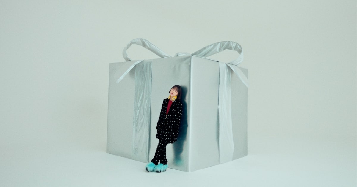 TOMOOが10パターンの衣装を着用、本日リリース「Present」MV公開（コメントあり / 動画あり） - 音楽ナタリー