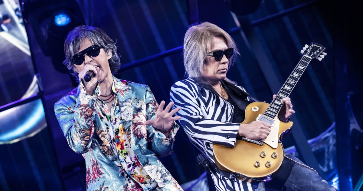 B'zベスト選曲の全国ツアーがDVD / BD化、2時間におよぶドキュメンタリーも - 音楽ナタリー