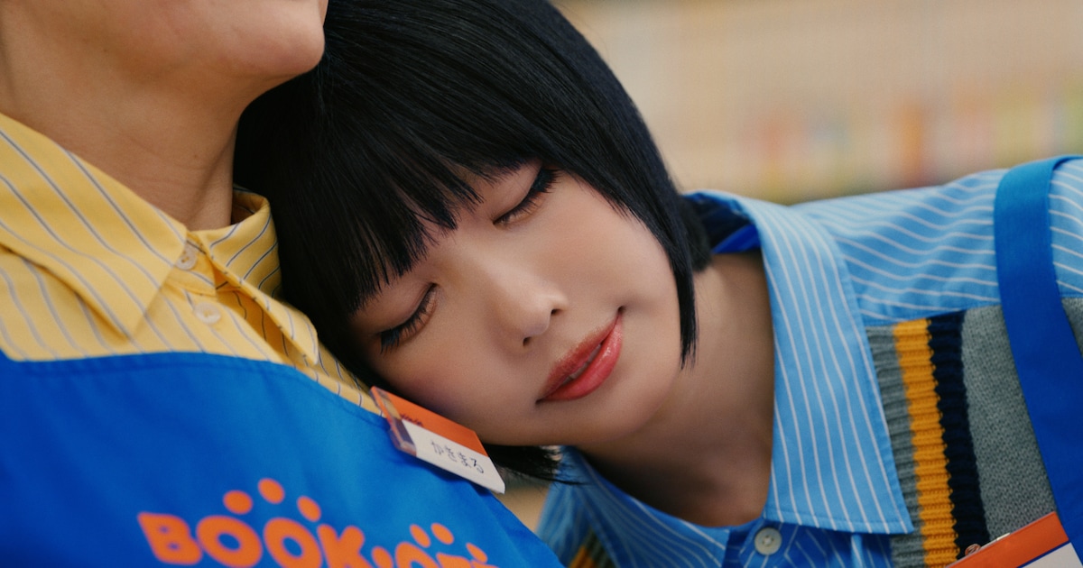 あのちゃんブックオフCMで“天使の寝顔”、先輩店員役のコミカルな演技に吹き出す（写真34枚 / コメントあり） - 音楽ナタリー