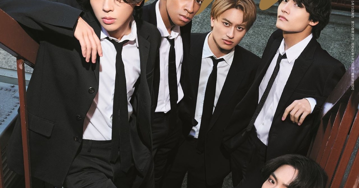 Aぇ! group、デビュー日に発売「anan」表紙を黒スーツで決める - 音楽ナタリー