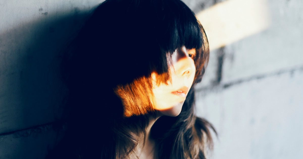 aiko、アルバム「残心残暑」収録内容発表 フリーライブのグッズも公開 - 音楽ナタリー