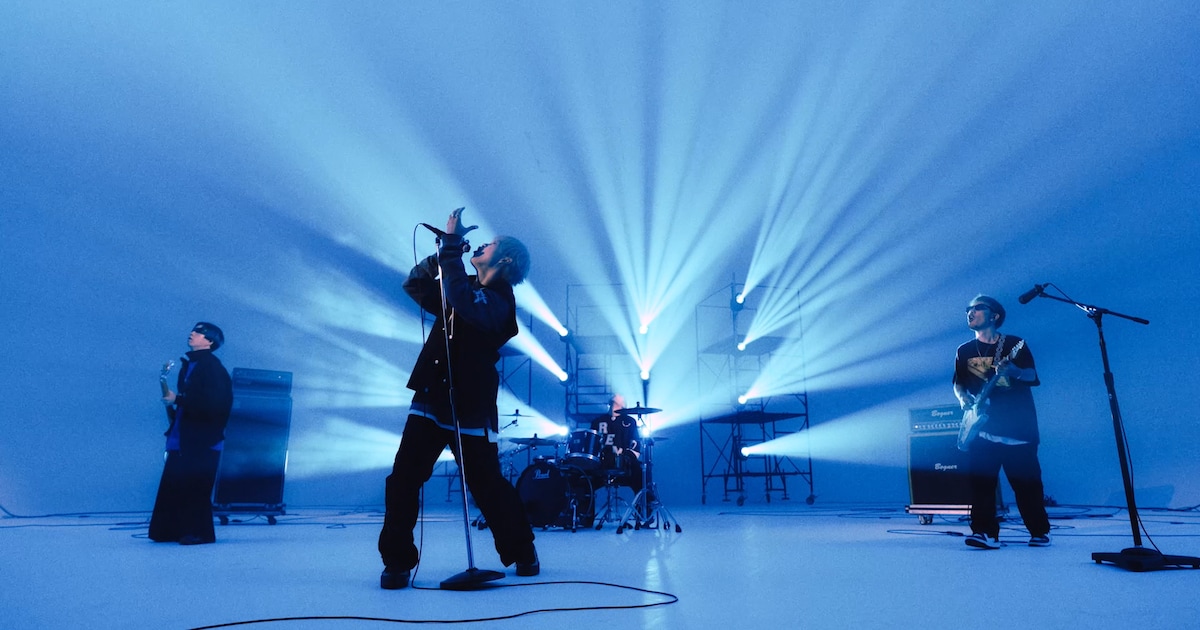 SPYAIRが青く染まる、アニメ「青のミブロ」OP曲MV公開（動画あり） - 音楽ナタリー