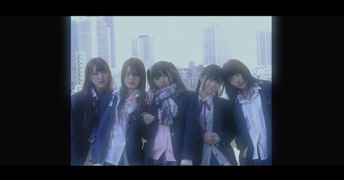 ekoms新アイドルdiigが橋の下でダンス、制服姿披露の「neon」MV（動画あり） - 音楽ナタリー