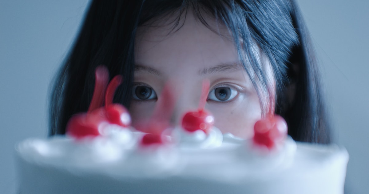 ILLIT初の日本語曲を本日リリース＆MV公開、セカオワNakajinが制作参加した「Almond Chocolate」（動画あり） - 音楽ナタリー