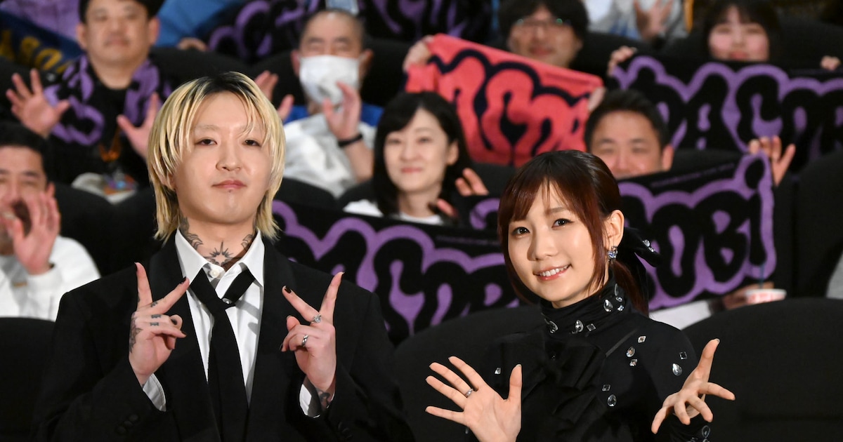 YOASOBIはめっちゃ元気で性格がいい！応援上映の劇場でお互いほめ合う笑顔の舞台挨拶（イベントレポート / 写真17枚） - 音楽ナタリー