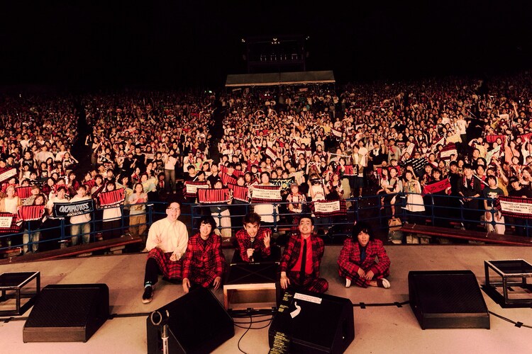 「OKAMOTO'S 15th Anniversary FORTY SEVEN LIVE TOUR -SPECIAL FINAL- at 日比谷野外大音楽堂」公演の様子。（Photo by ...
