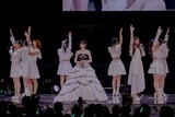 「交差点」を歌うアンジュルム。