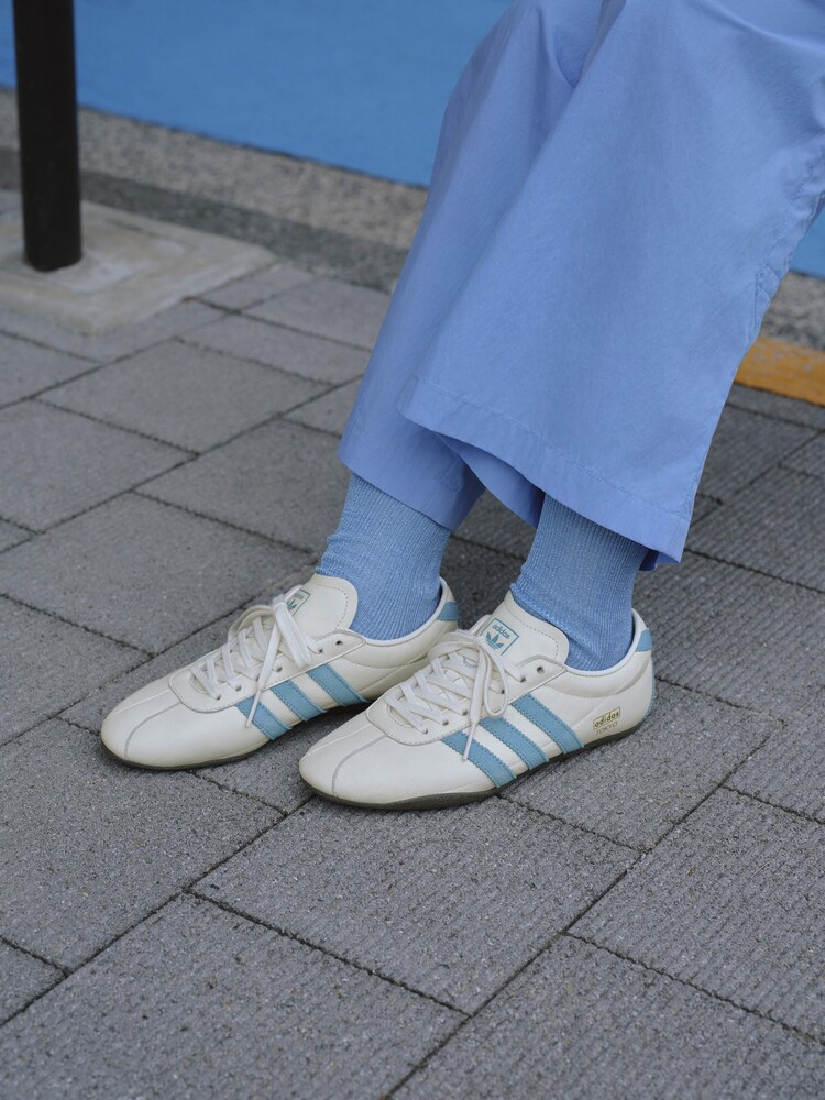 adidas Originals「TOKYO」ABCマート限定モデルを履く山崎天（櫻坂46）。 - 櫻坂46山崎天がフェミニン＆カジュアルの2 ...