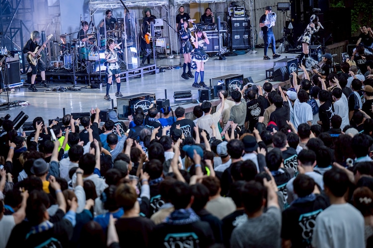 「yosugala 3rd anniversary live「『progress the night -日比谷公園大音楽堂-』」の様子。 - yosugala、晴天の野音で迎えた3周年 [画像 ...