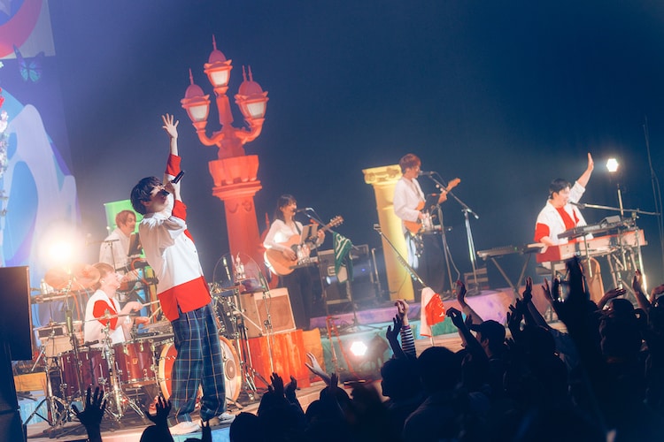 「sumika Live Tour 2025『Vermillion's』」より。（Photo by SOTARO GOTO） - sumika全国ツアーファイナル放送決定、舞台裏に密着した特別 ...