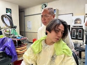 亀梨和也「出川哲朗の充電させてもらえませんか」で充電のお礼に特製パスタ、理容室でヘアカット